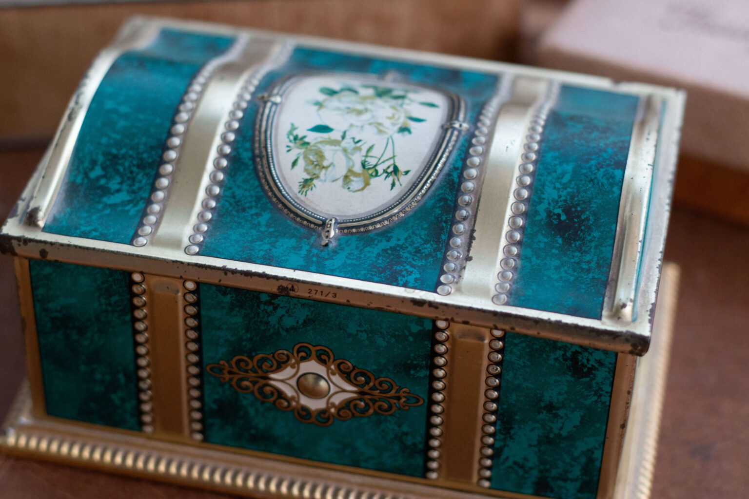 Collections – My Vintage Chocolate Box Collection – Vintage Bu-Te ...